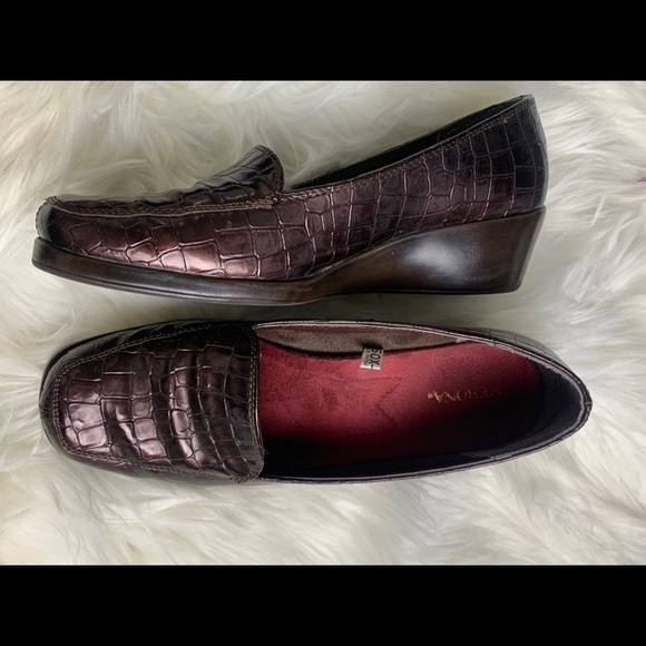 Clarks | Shoes | Clark Style Clogs Slip On Shoes Crocodile Skin | Poshmark
